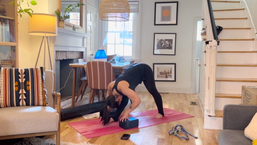 Hamstring Flow with Amy - Tuck Barre & Yoga